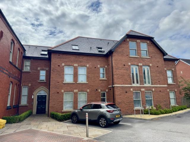 2 bed Apartment To Let