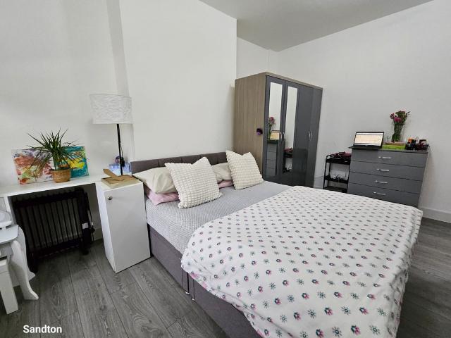 2 bed Apartment To Let