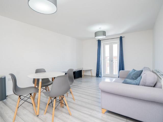 2 bed Apartment To Let