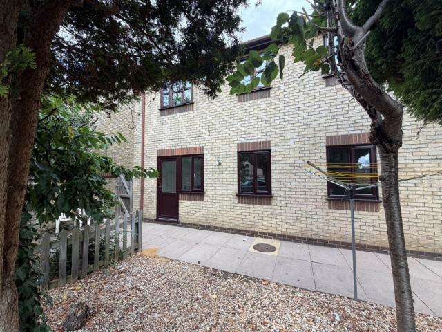2 bed Apartment To Let