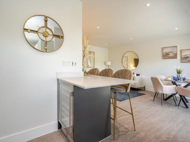2 bed Apartment To Let