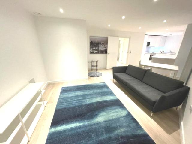 2 bed Apartment To Let