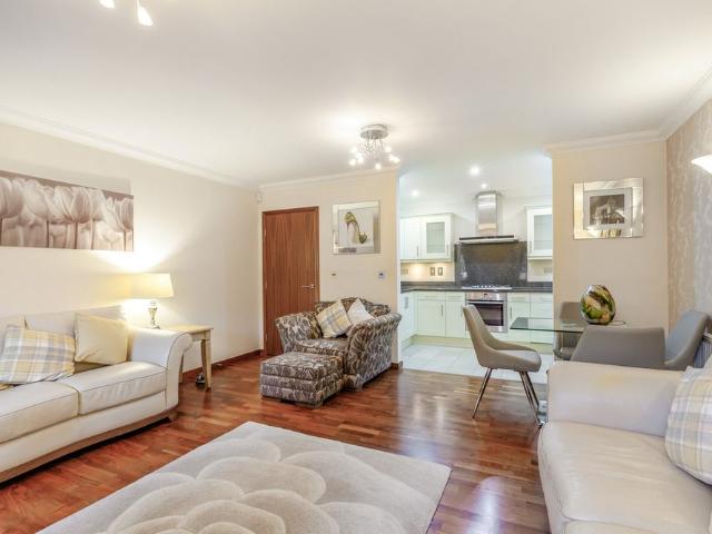 2 bed Apartment To Let