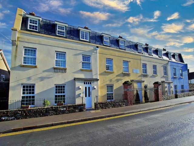 2 bed Apartment To Let