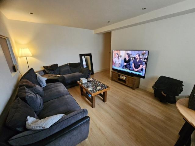 2 bed Apartment To Let