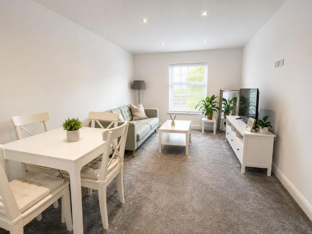 2 bed Apartment To Let