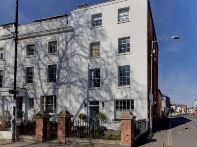 2 BED Apartment To rent