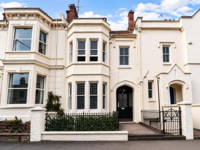 2 BED Apartment To rent
