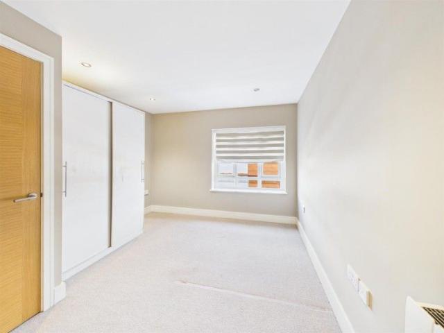 2 BED Apartment To rent