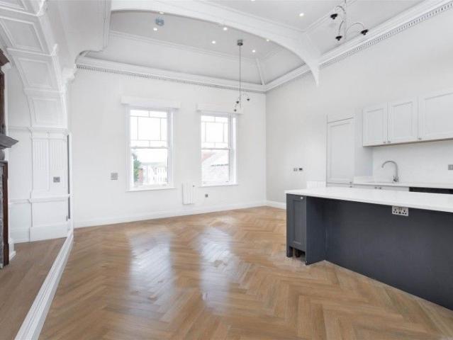 2 BED Apartment To rent