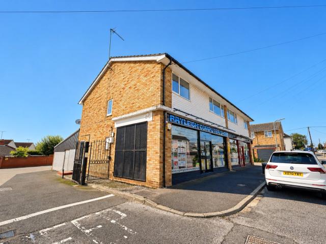 2 bed apartment to rent in The Chase, Rayleigh, Essex, SS6