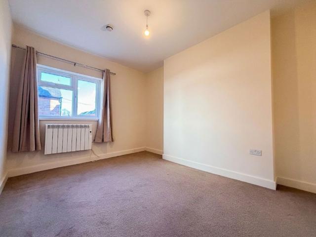 2 bed apartment to rent in Warwick Street, Leamington Spa, CV32