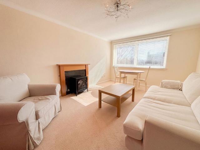 2 bed apartment to rent in Alpine Court, Kenilworth, CV8