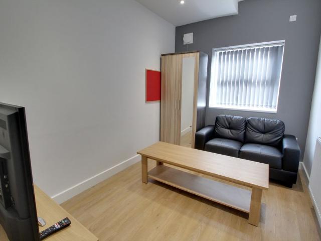 2 bed apartment to rent in Braunstone Gate, Leicester, LE3