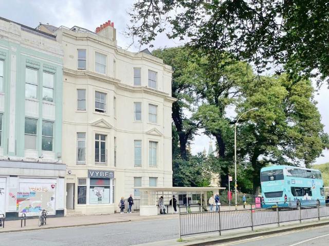 2 bed Apartment to rent in Brighton And Hove East Sussex, BN1, from Elliotts Hove. 33797