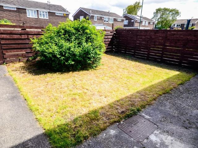 2 bed apartment to rent in Chester Way, Jarrow, NE32