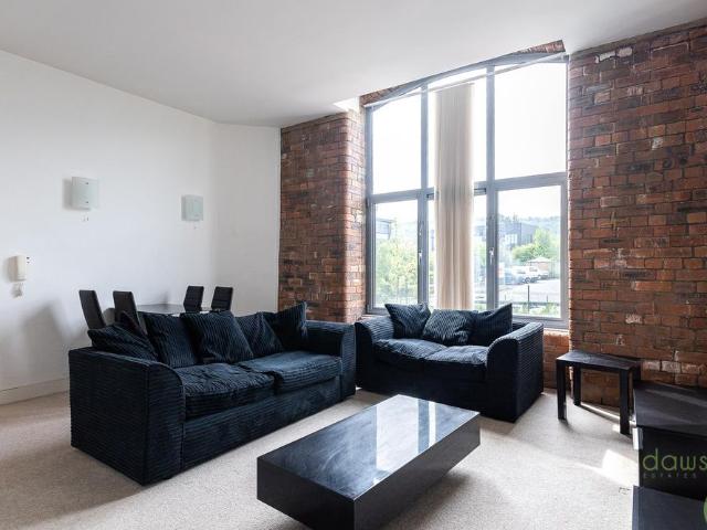 2 bed apartment to rent in Dewsbury Road, Elland