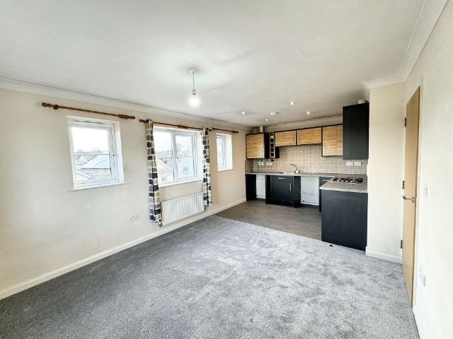 2 bed apartment to rent in Eastleigh Road, Taunton, TA1