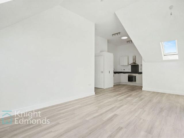 2 bed apartment to rent in Gabriels Hill, Maidstone, ME15