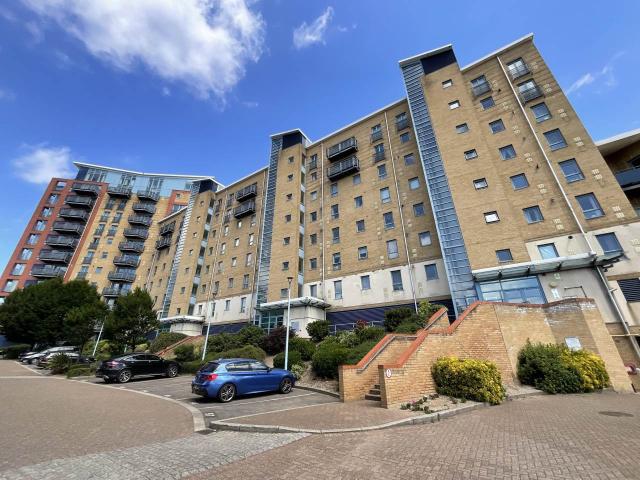2 bed apartment to rent in hanover avenue, silvertown, e16