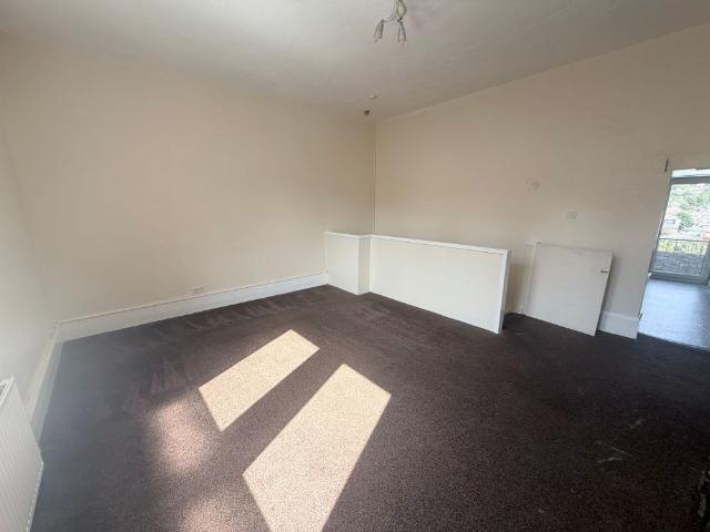 2 bed apartment to rent in Manchester Road, Ashton under lyne, OL5
