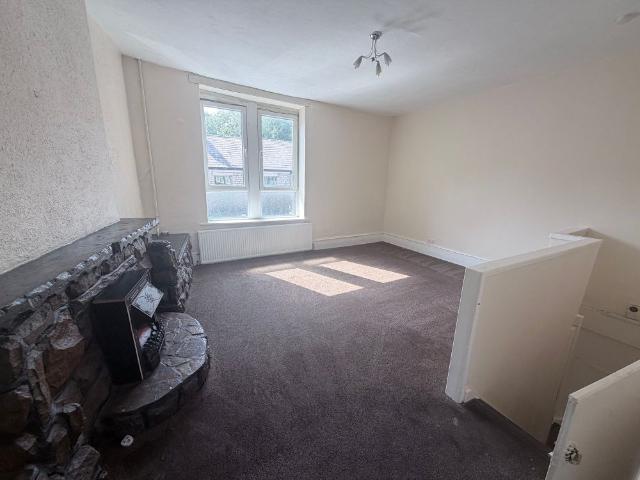 2 bed apartment to rent in Manchester Road, Mossley, OL5