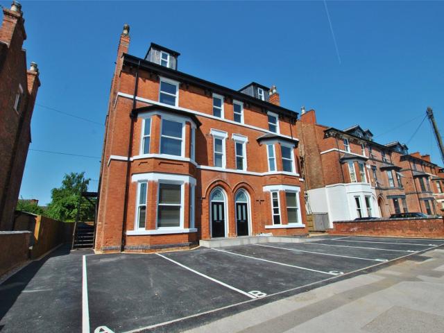 2 bed apartment to rent in Musters Road, West Bridgford, NG2 £950 per month