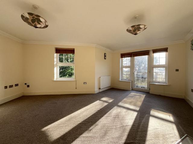 2 bed apartment to rent in North Road, Poole, BH14