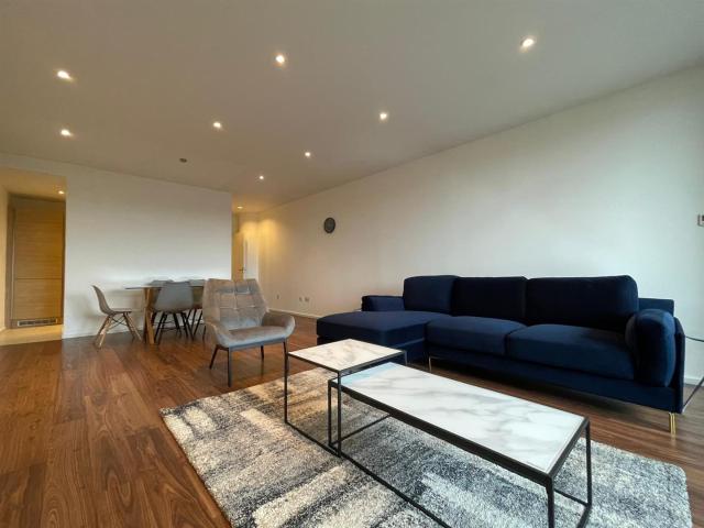 2 bed apartment to rent in Point West, 116 Cromwell Road