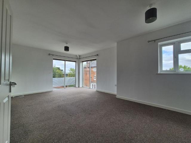2 bed apartment to rent in Ryelands Road, Leominster, Herefordshire