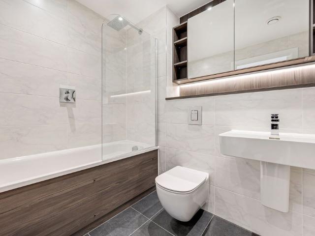 2 bed apartment to rent in Silvercroft Street, Manchester, M15