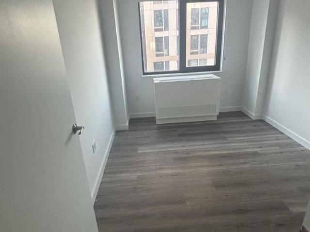 2 bed apt looking for a roommate
