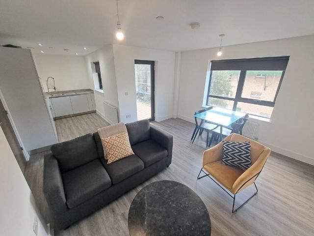 2 Bed Apt with 2 balconies in Baltic. 2 bed apartment to rent £1,150 pcm £265 pw