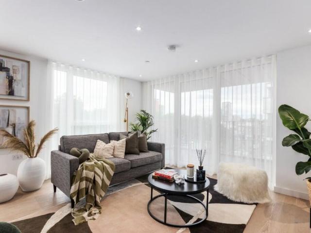 2 Bed available Quest House E14