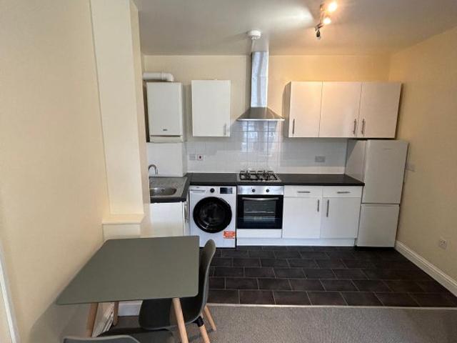 2 Bed, Balham High Rd, SW12