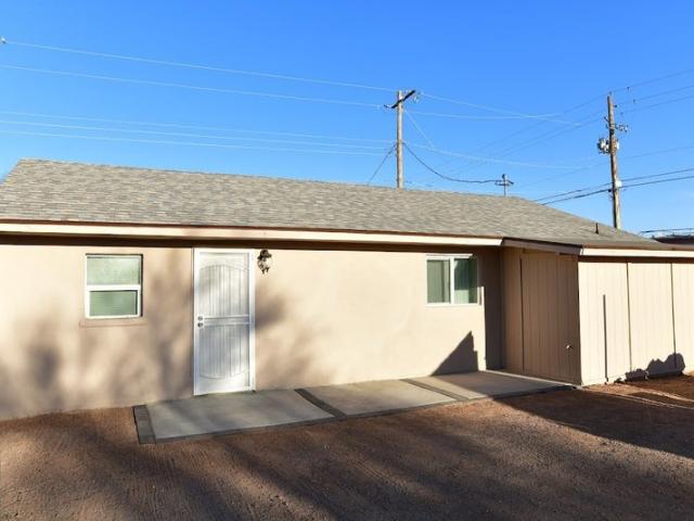 2 bed bath Office Clean Home Large Yard