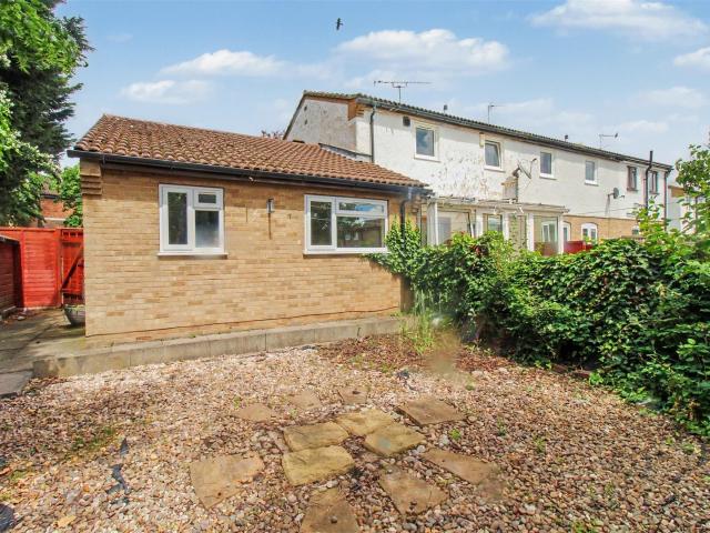 2 bed bungalow to rent in Carwood Road, Bramcote, NG9 3BW