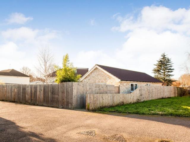 2 bed Bungalow to rent in Cambridge Cambridgeshire, CB5, from Abbotts Cambridge. 34050