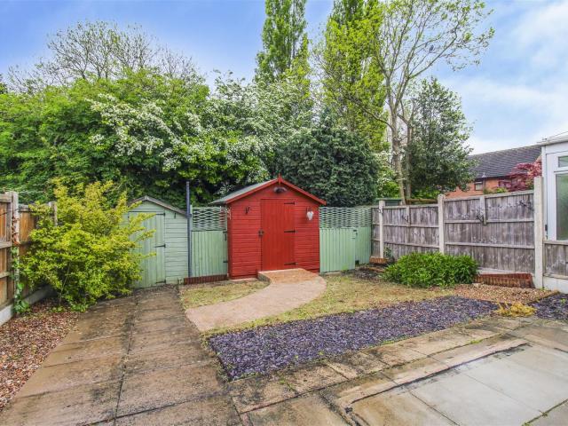 2 bed bungalow to rent in Windrush Close, Bramcote, Nottingham, NG9 3LN