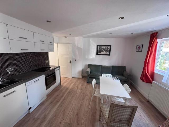 2 Bed Bungalow, Catford Hill, SE6