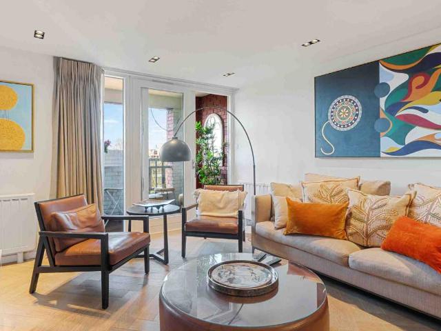 2 bed Chelsea apt with open living/dining/area