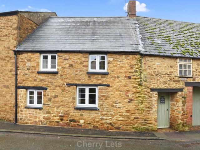 2 bed cottage to rent in Market Place, Deddington, OX15