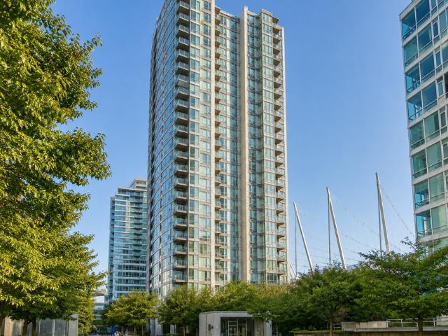 2 Bed + Den + Solarium | 2 Bath | Parking | Spectrum