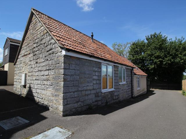 2 bed Detached Bungalow To Let