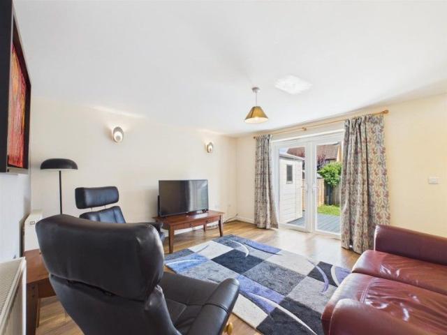 2 BED Detached bungalow To rent