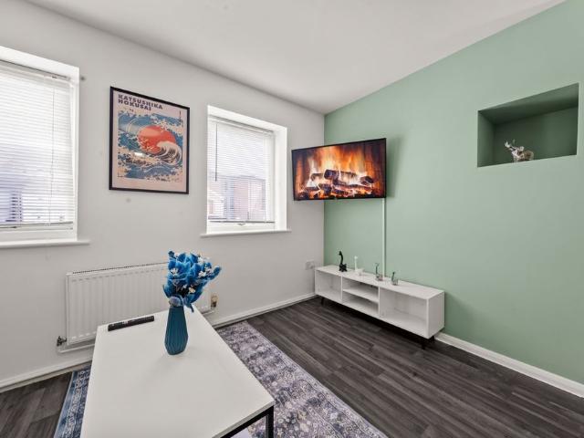 2 Bed Detached House, Manor House Lane, BS14