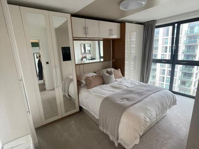 2 bed duplex Olympic Park 6 weeks availability