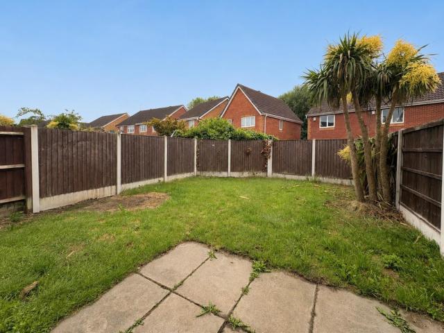 2 bed end of terrace to rent in Bullfinch Road, Nottingham