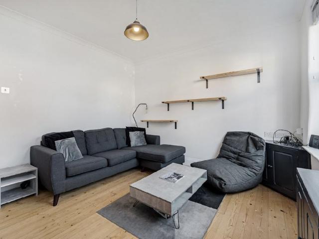 2 bed End of Terrace House To Let