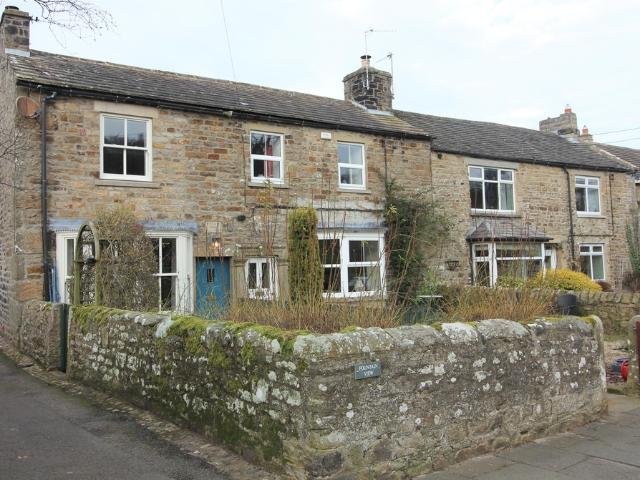 2 bed end of terrace house to rent in Barningham, Richmond